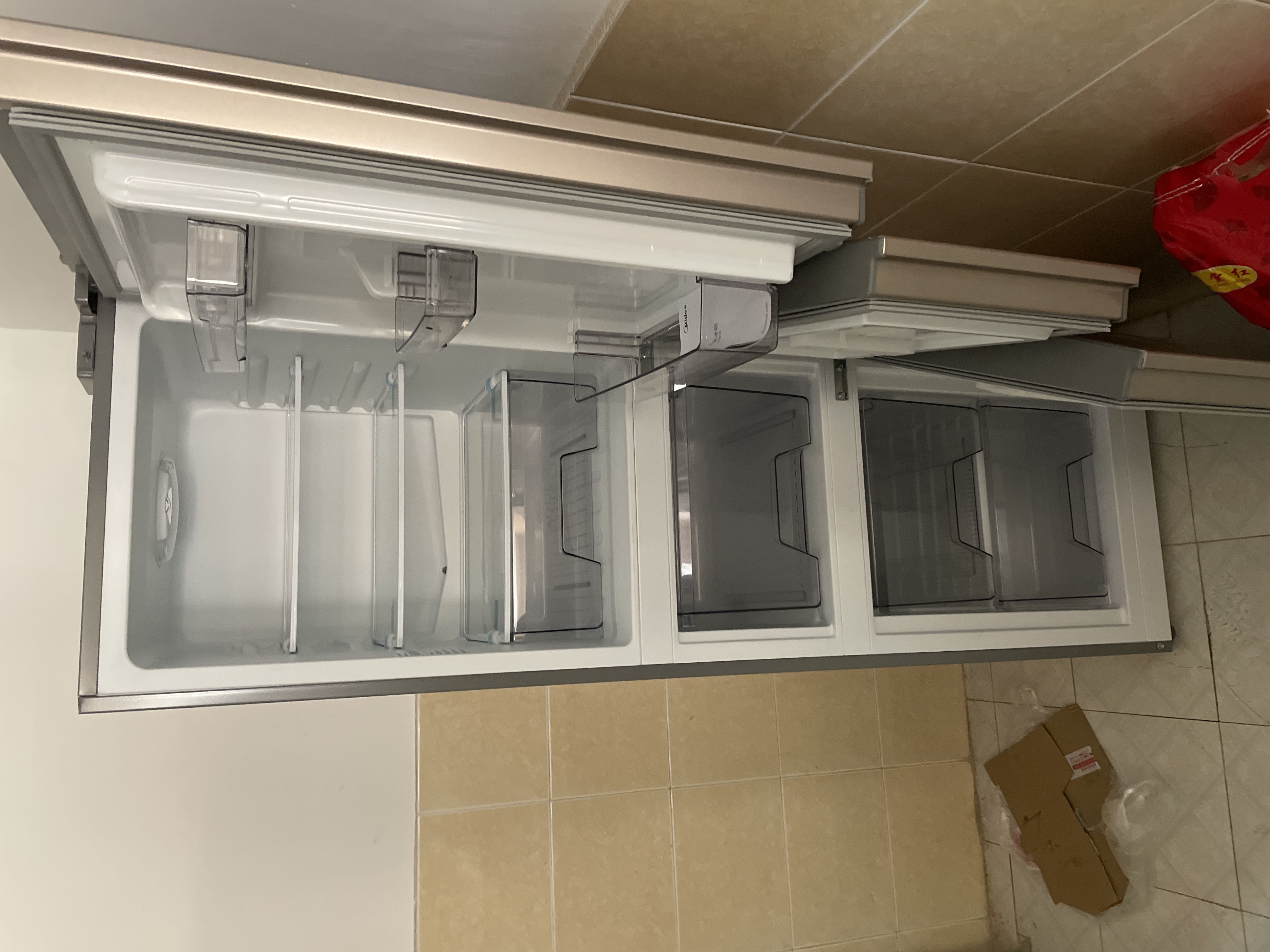 【租房宿舍囤货优选】美的三门冰箱时尚外观 节能低噪 三门三温 冰箱BCD-213TM(E)-美的商城